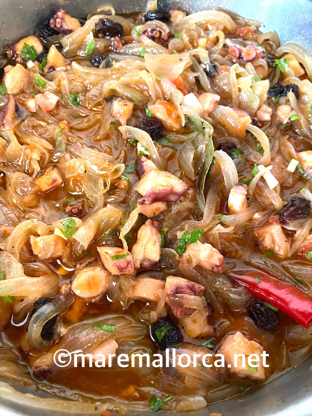 POP AMB CEBA (pulpo con cebolla) – RECETAS DE COCINA MALLORQUINA